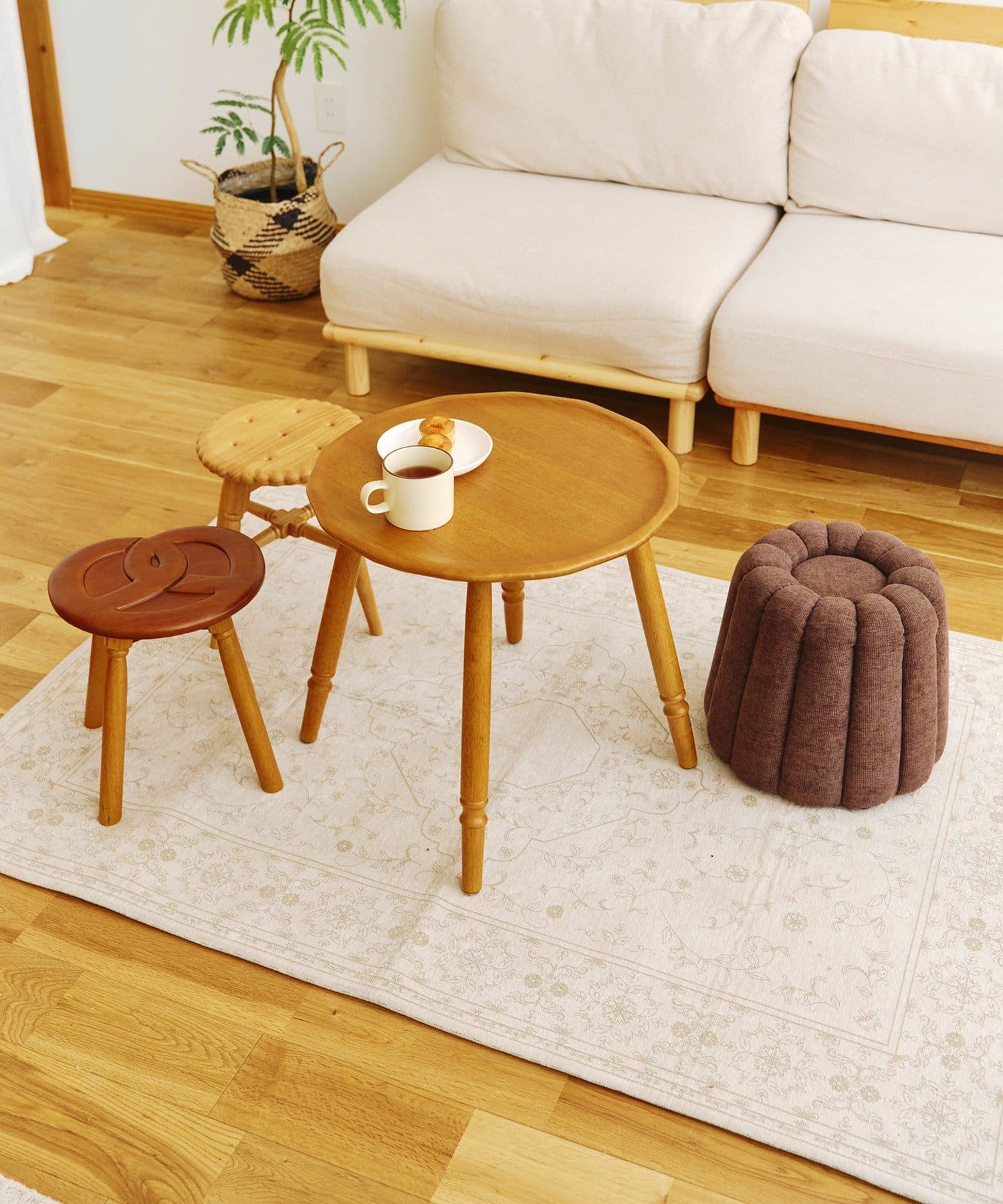 PAL Closet Furniture Collection - Pretzel Stool (2 Types) – JumpIchiban